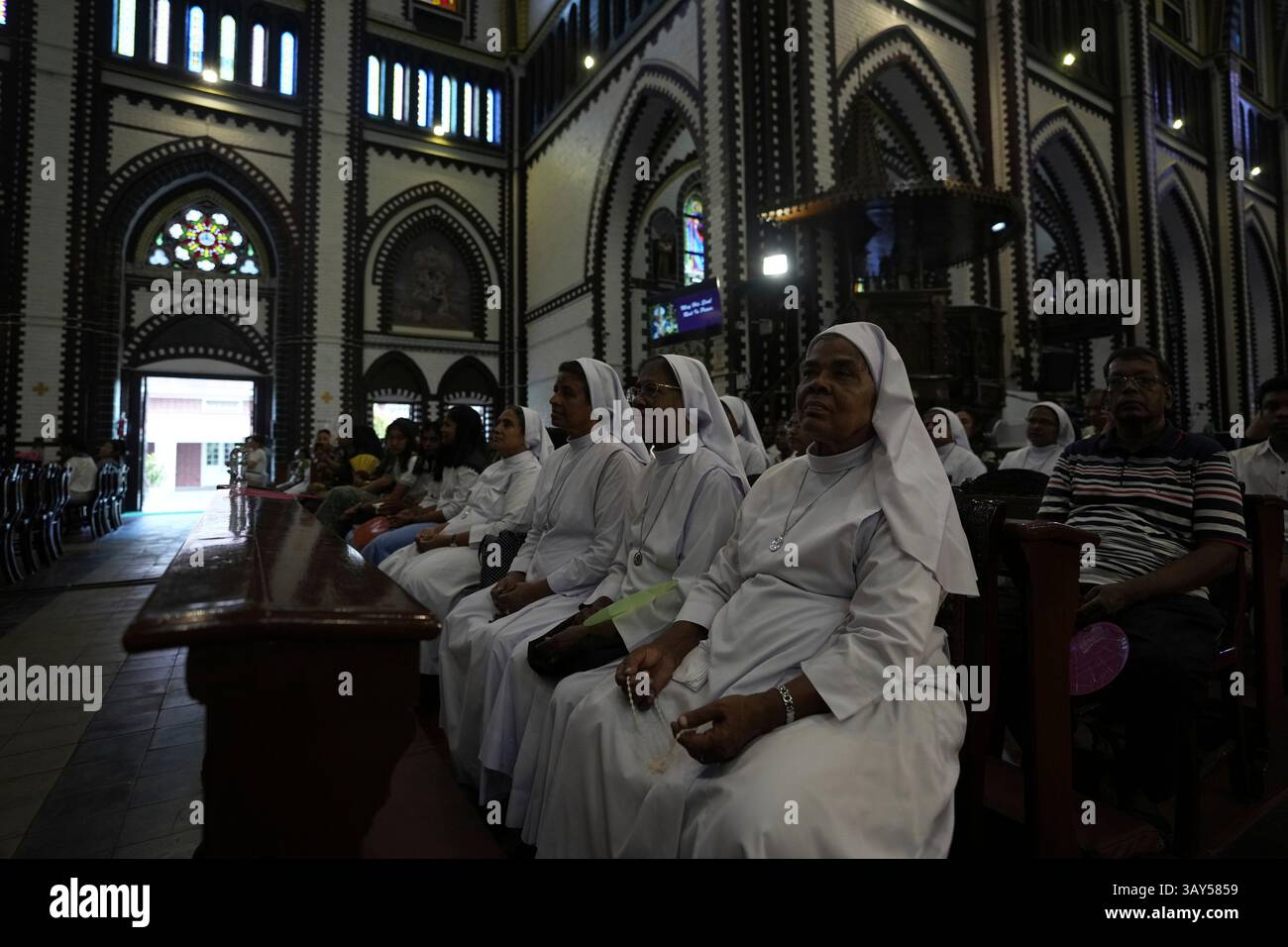Myanmar Christians attend a prayer for Pope Francis at St. Mary ...