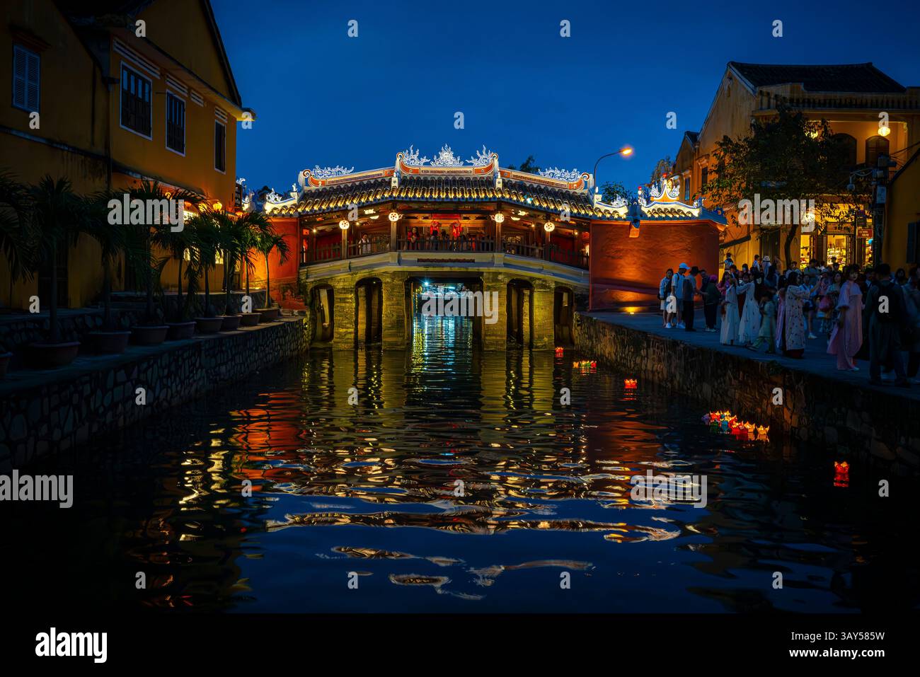 Covered Bridge is the popular place to visit in Hoi An Old town ...