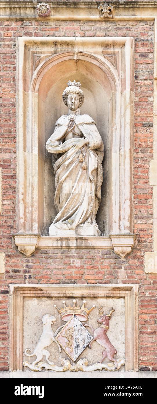 Tudor decorative stonework at St John's College, University of ...