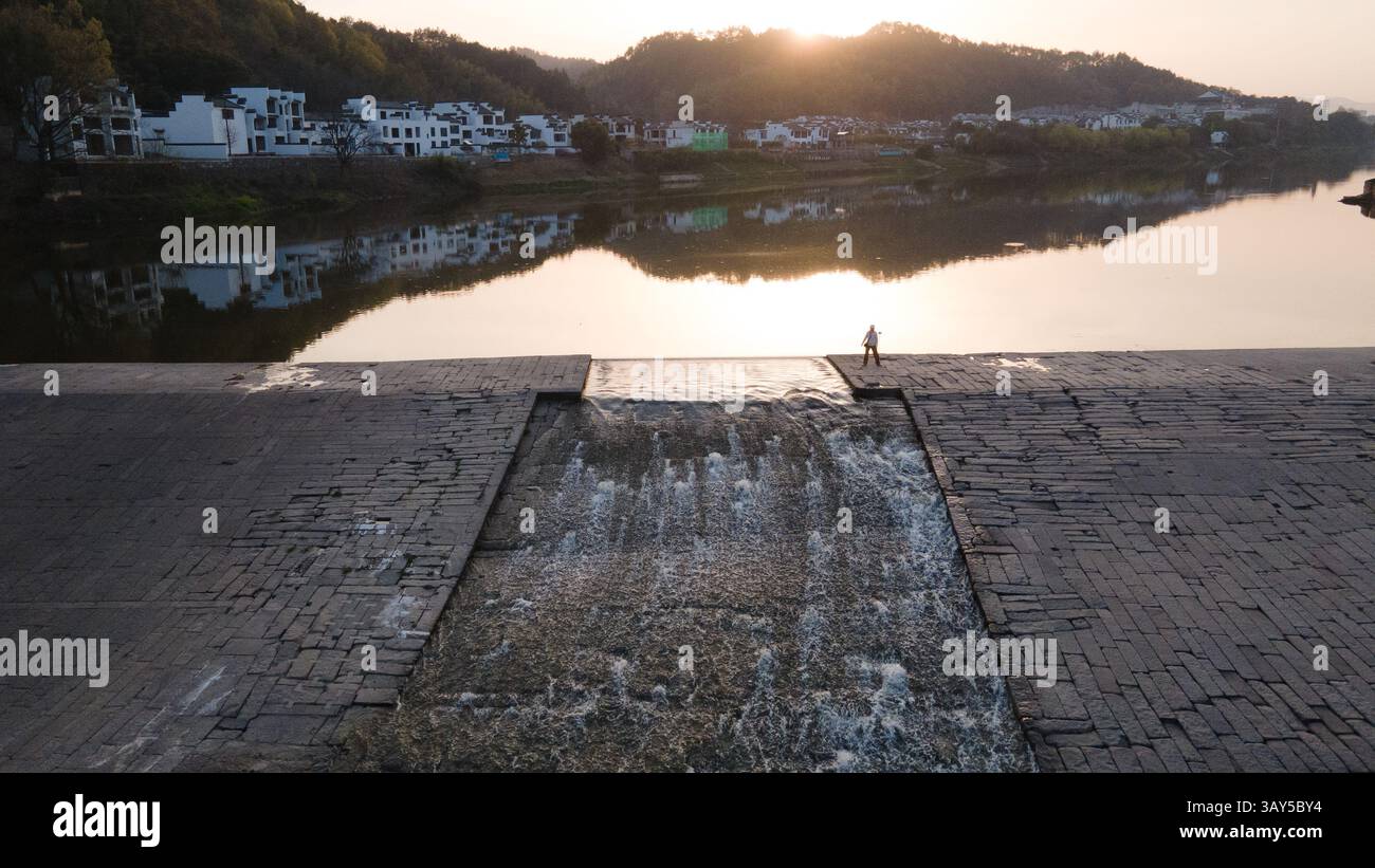 (250422) -- SHEXIAN, April 22, 2025 (Xinhua) -- A drone photo shows the ...
