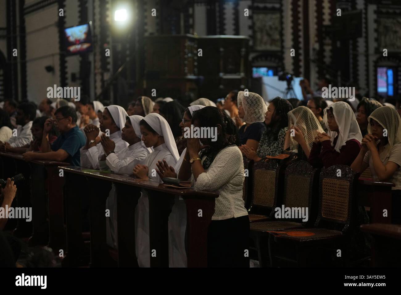 Myanmar Christians attend a prayer for Pope Francis at St. Mary ...