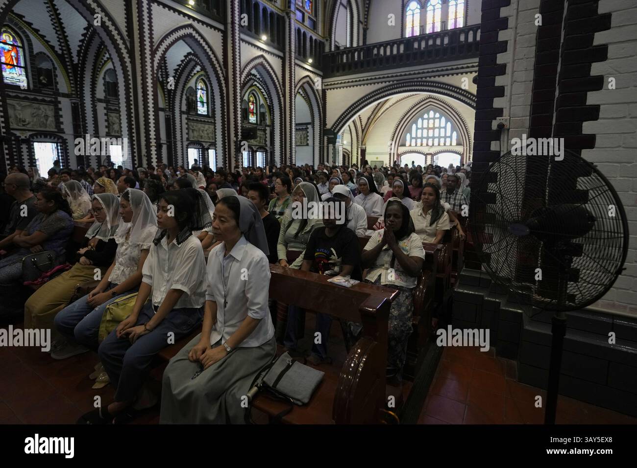 Myanmar Christians attend a prayer for Pope Francis at St. Mary ...