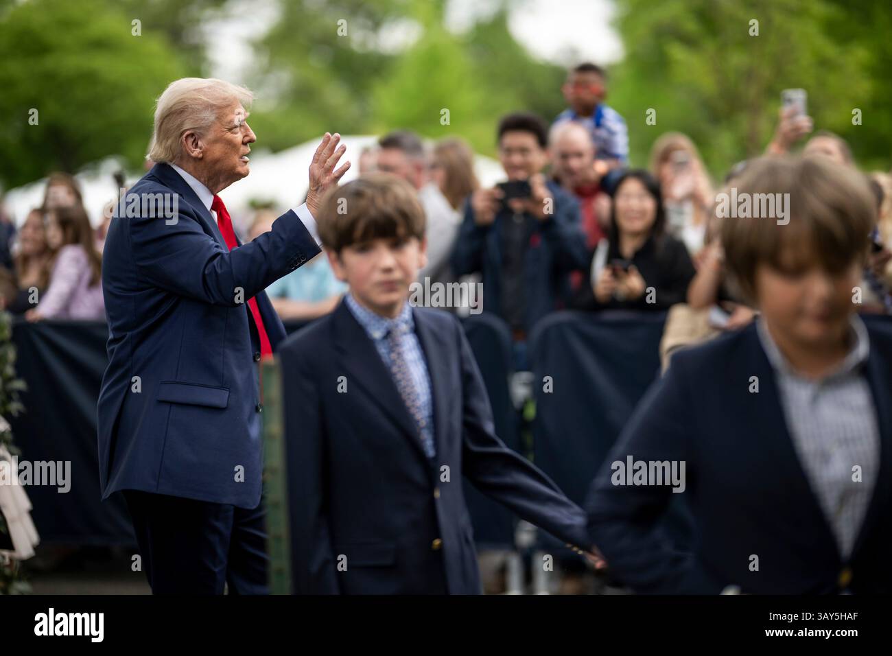 Donald trump side profile hi-res stock photography and images - Alamy