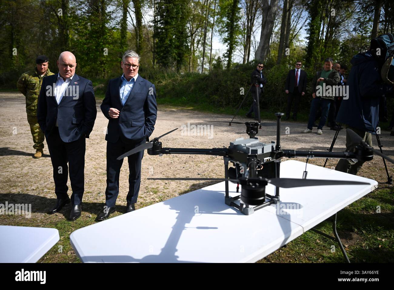 Britain's Prime Minister Keir Starmer, center and New Zealand's Prime ...