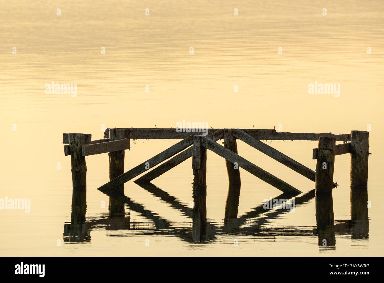 Shimmering water surface light reflections hi-res stock photography and ...