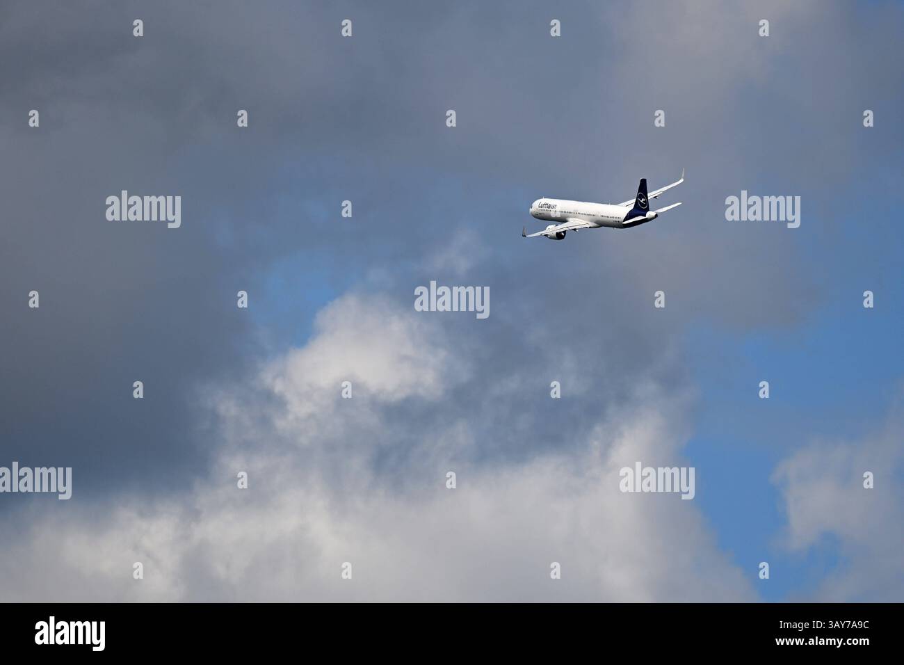 D-AIEB - Airbus A321-271NX - Lufthansa hebt ab,Start. Passagier Jets am ...