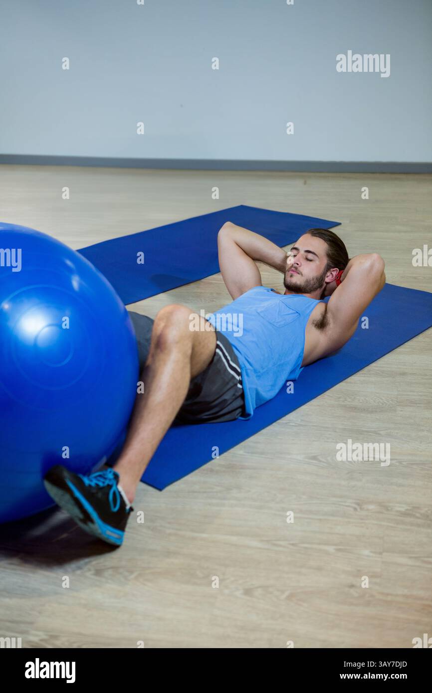 Man doing crunches on stability hi-res stock photography and images - Alamy