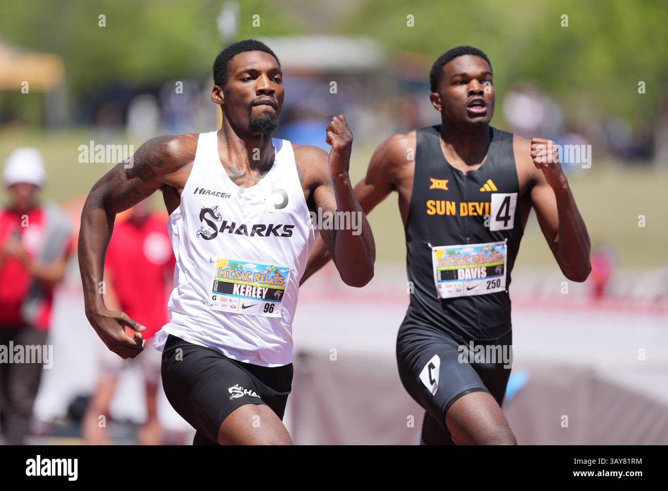 Fred Kerley defeats Jayden Davis (250) of Arizona State to win the 400m ...