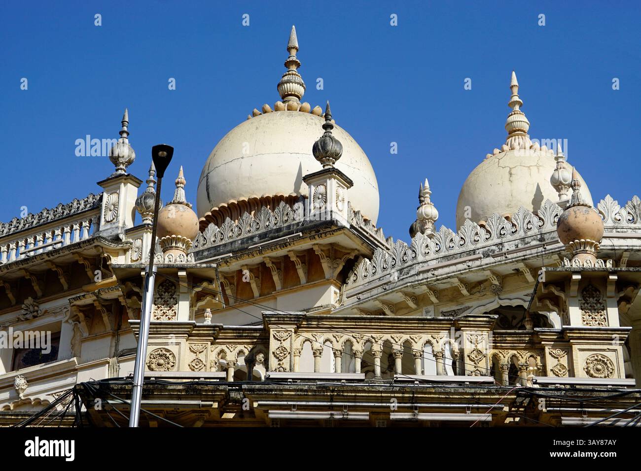 jama masjid mosque in mumbai in india Stock Photo - Alamy
