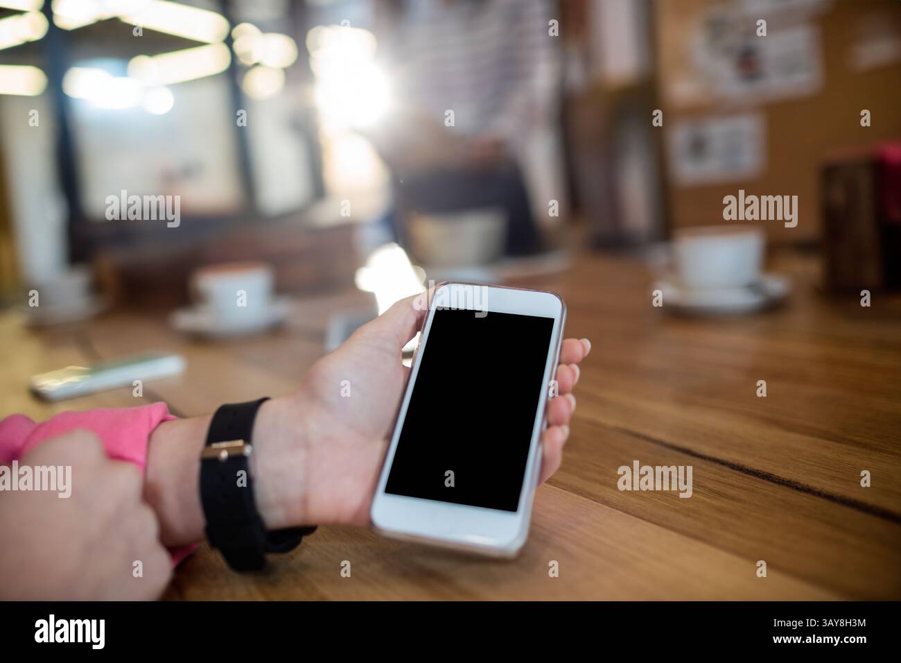 Persons left hand holding hi-res stock photography and images - Alamy