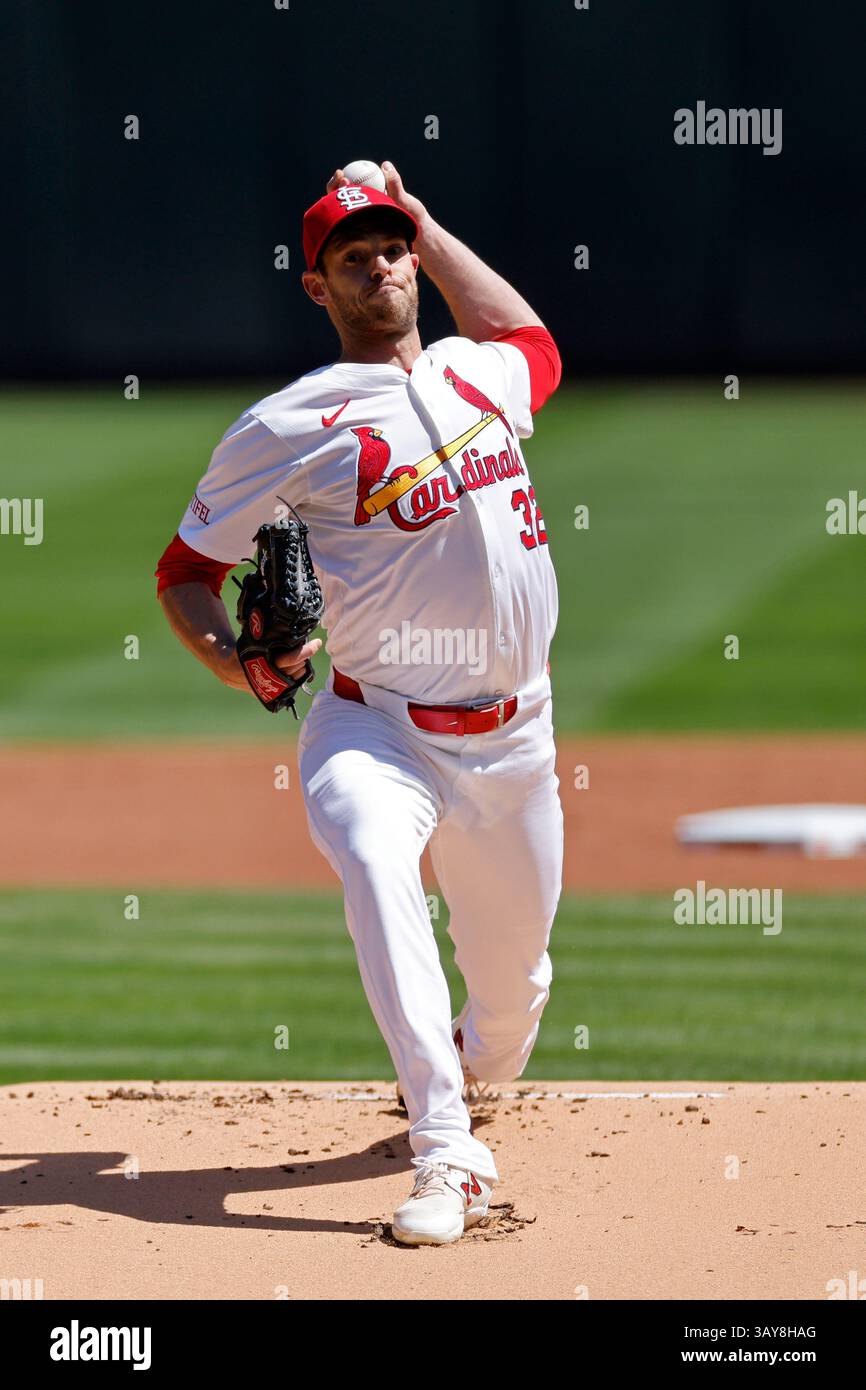 ST. LOUIS, MO - APRIL 16: St. Louis Cardinals pitcher Steven Matz (32 ...