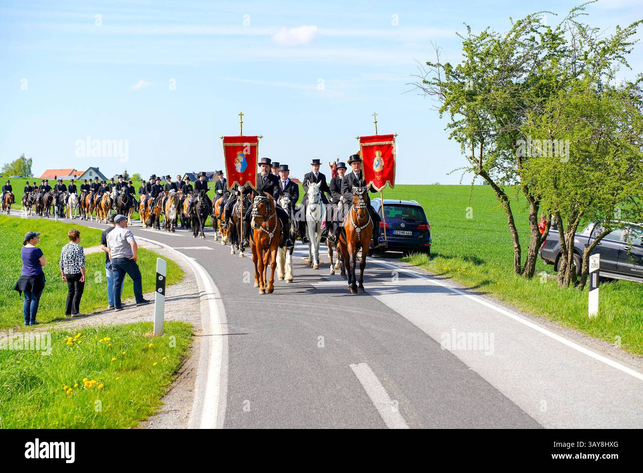 Radibor - Sorbischer Brauch: Osterreiter verkünden Auferstehung 20.04. ...
