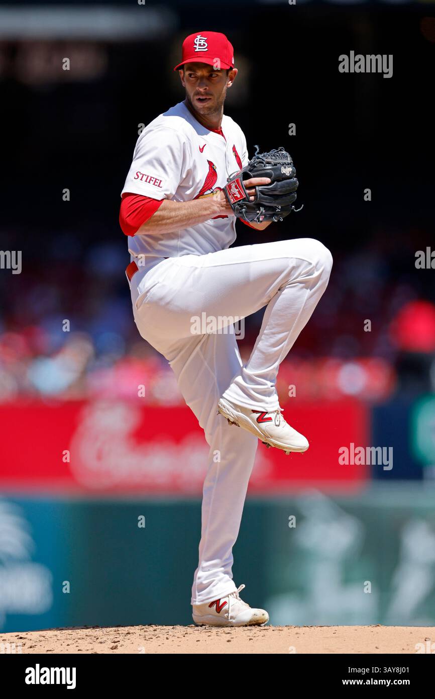 ST. LOUIS, MO - APRIL 16: St. Louis Cardinals pitcher Steven Matz (32 ...