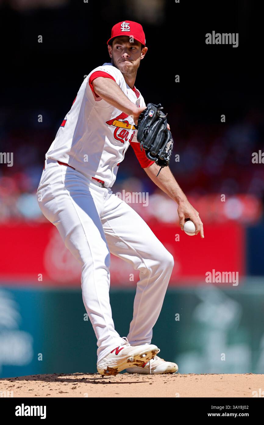 ST. LOUIS, MO - APRIL 16: St. Louis Cardinals pitcher Steven Matz (32 ...