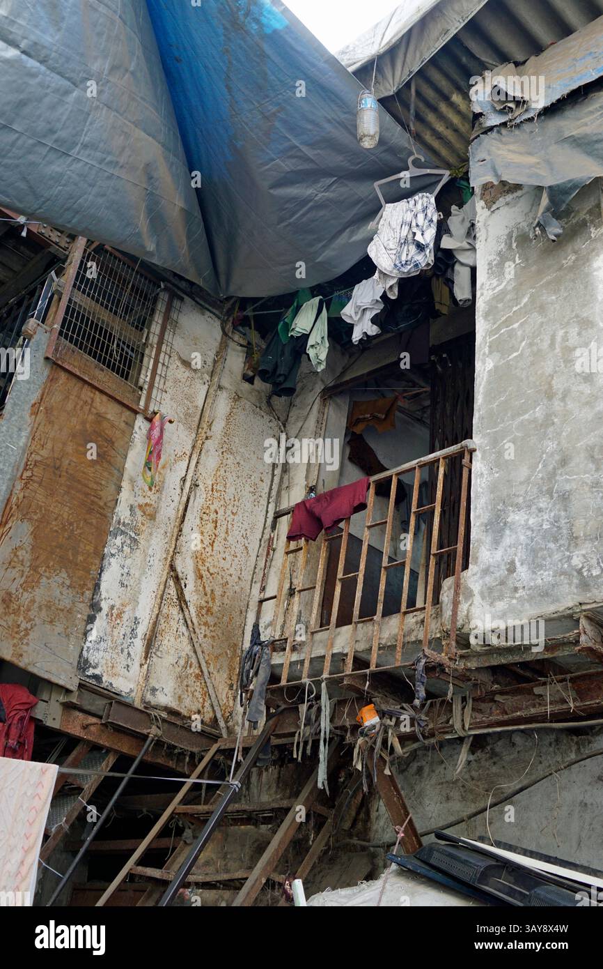 housing area at the dharavi slum in mumbai in india Stock Photo - Alamy