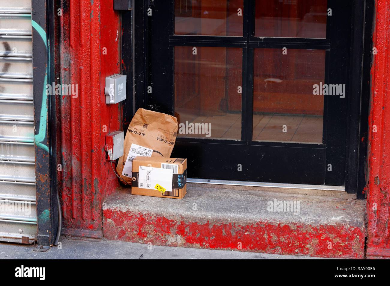 Amazon packages doorstep hi-res stock photography and images - Alamy