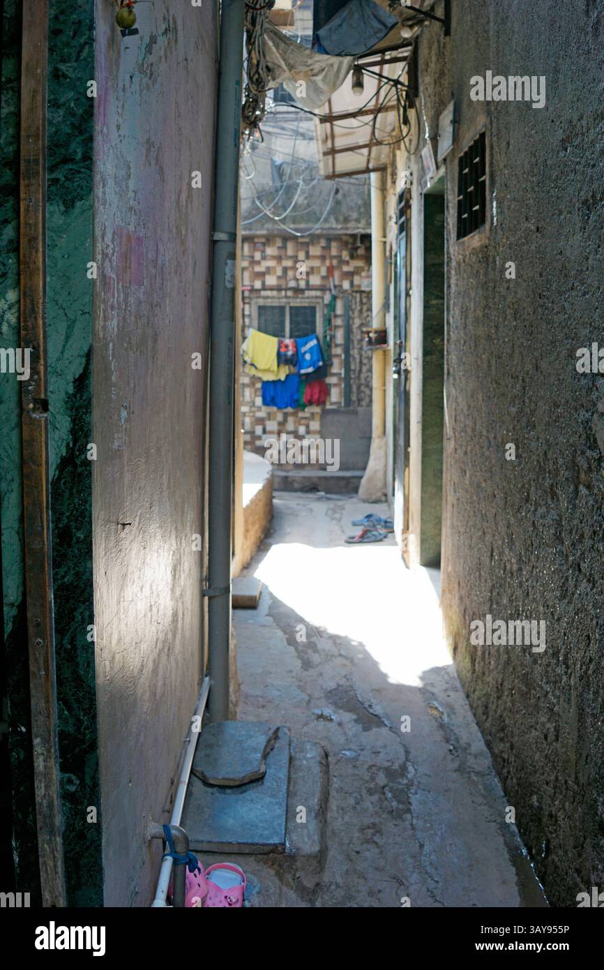 housing area at the dharavi slum in mumbai in india Stock Photo - Alamy