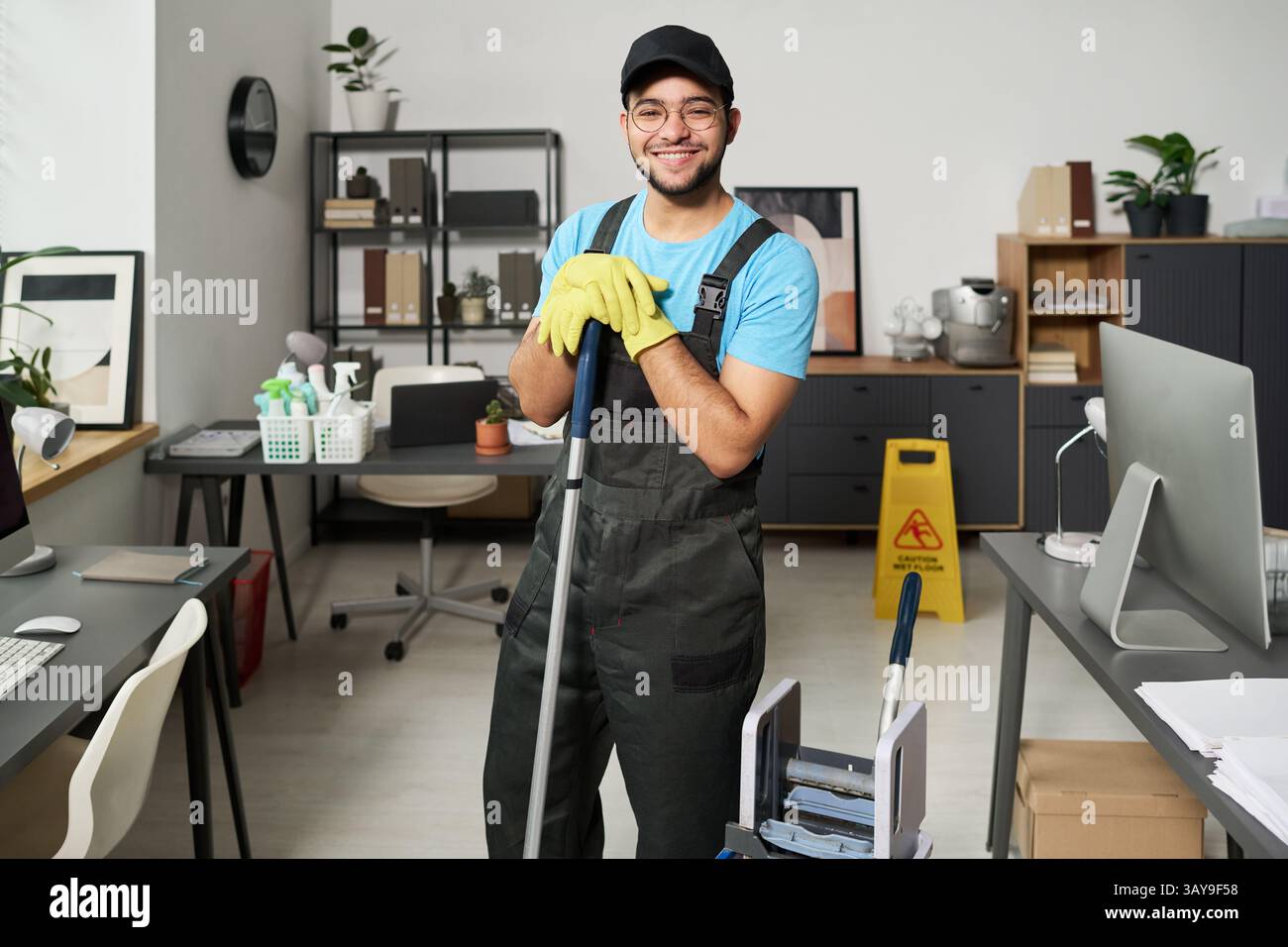 Office worker mop hi-res stock photography and images - Alamy