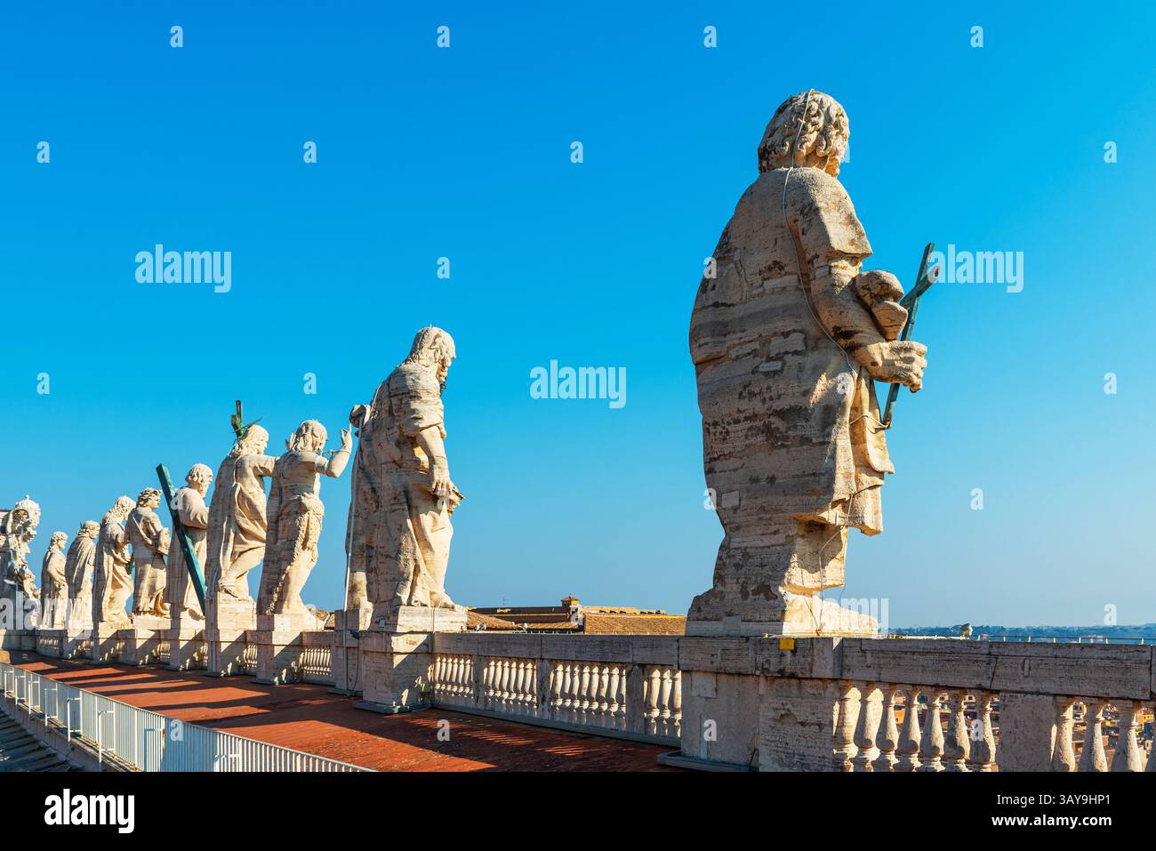 Statues of apostles on the roof of St. Peter's Basilica in Vatican City ...
