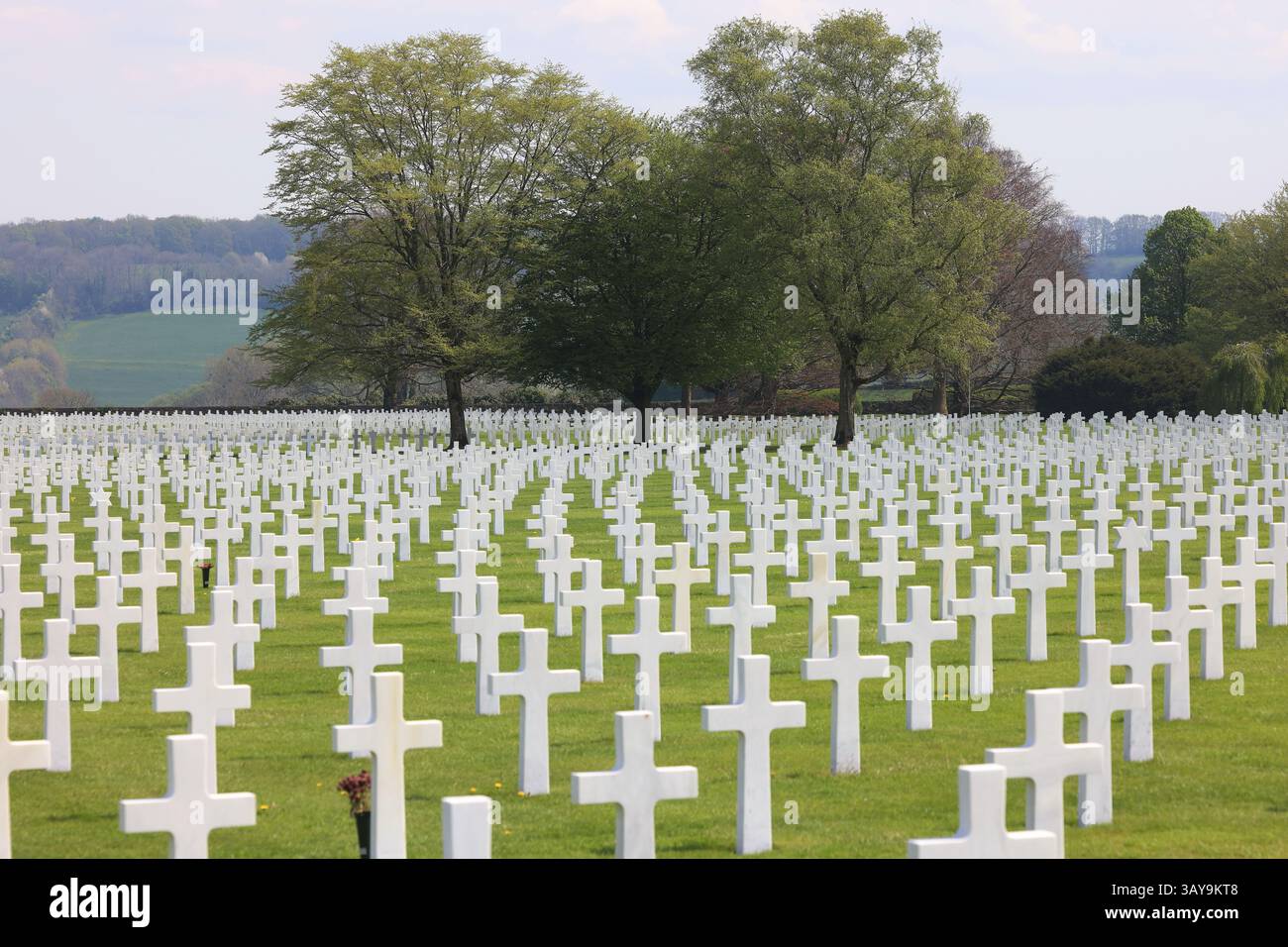 Welkenraedt, Belgium. 20th Apr, 2025. The graves of US soldiers can be ...