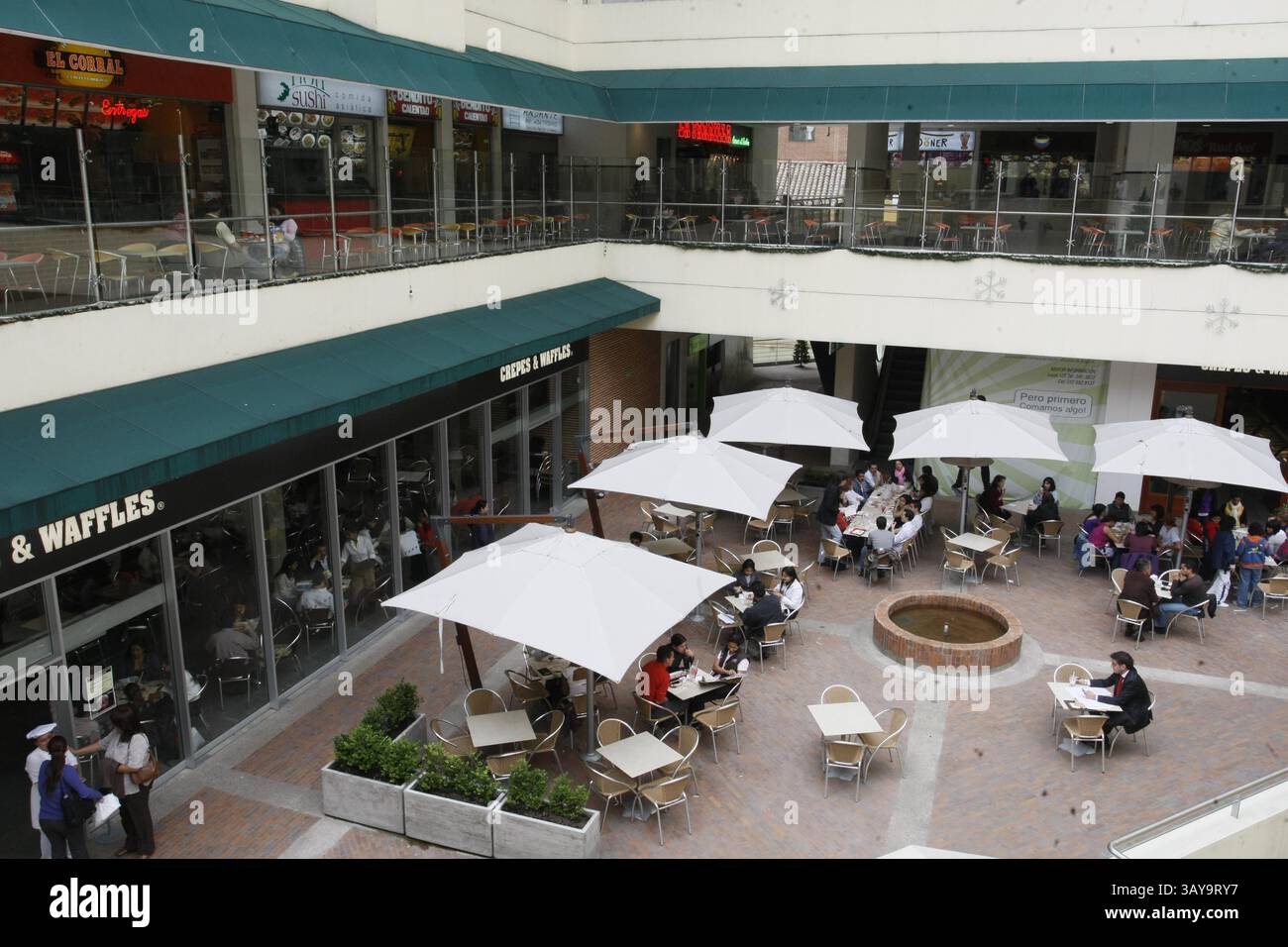 Plazoleta de comidas hi-res stock photography and images - Alamy