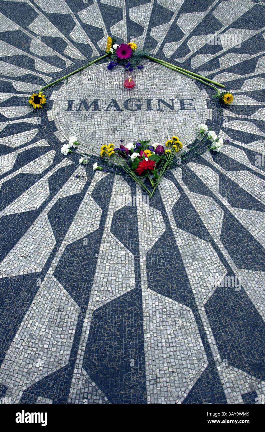 Apr 01, 2002; NYC, NY, USA; City sights and sounds this spring in and ...