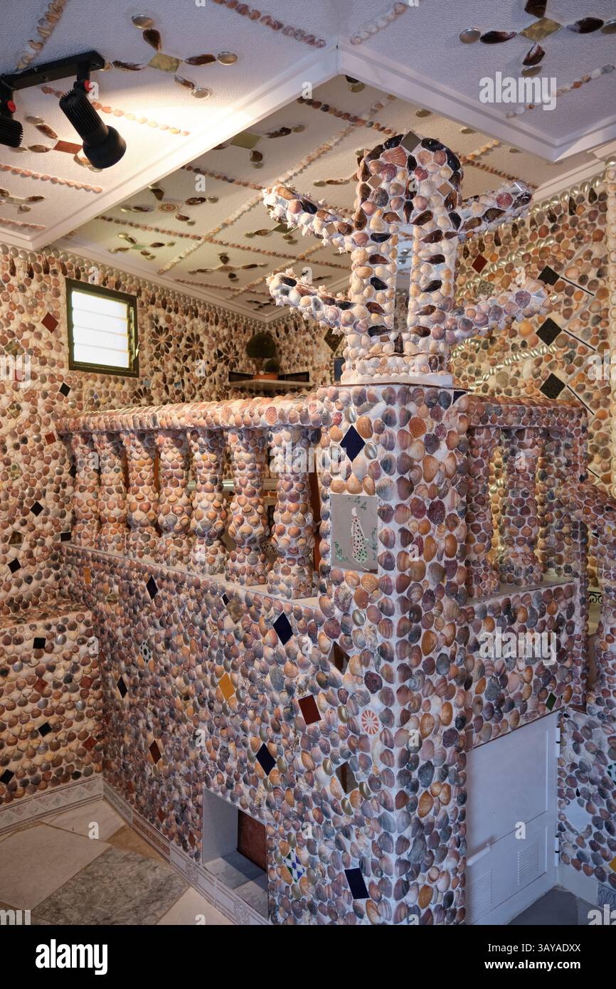 The house of Shells in Rojales, Alicante, Spain. Decorated by Manuel ...