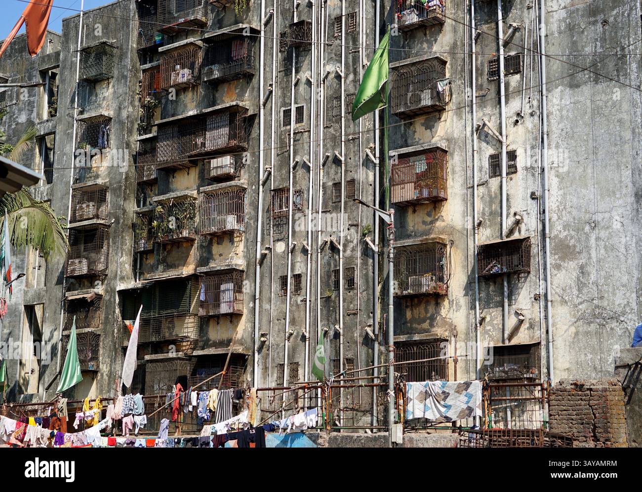 housing area at the dharavi slum in mumbai in india Stock Photo - Alamy