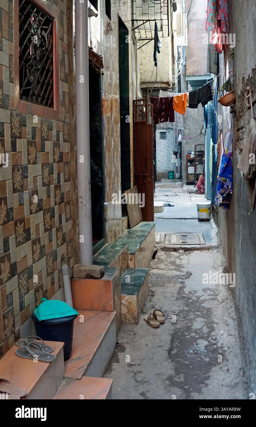 housing area at the dharavi slum in mumbai in india Stock Photo - Alamy