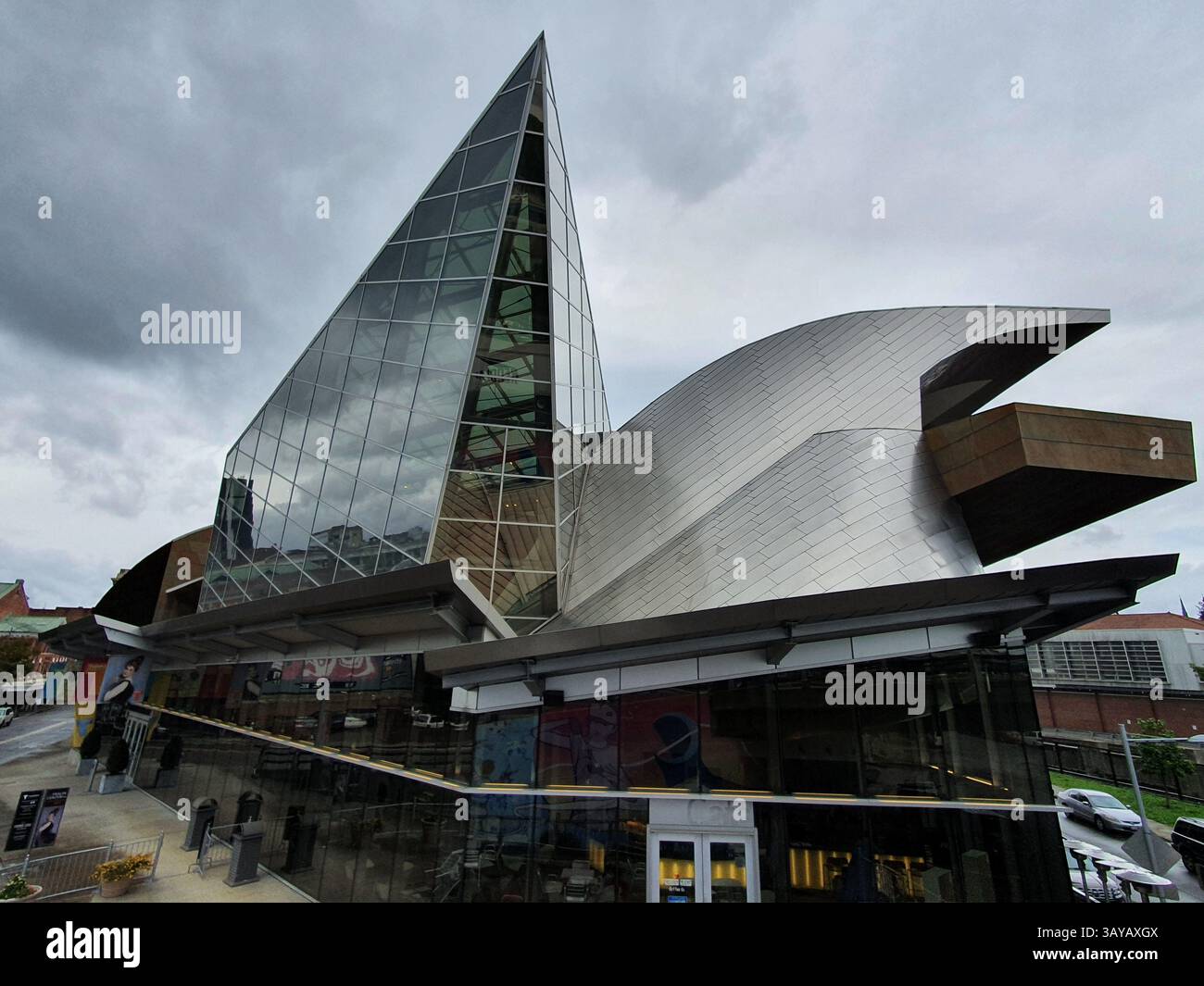 The modern architecture facade of the Taubman Museum of Art by Randall ...