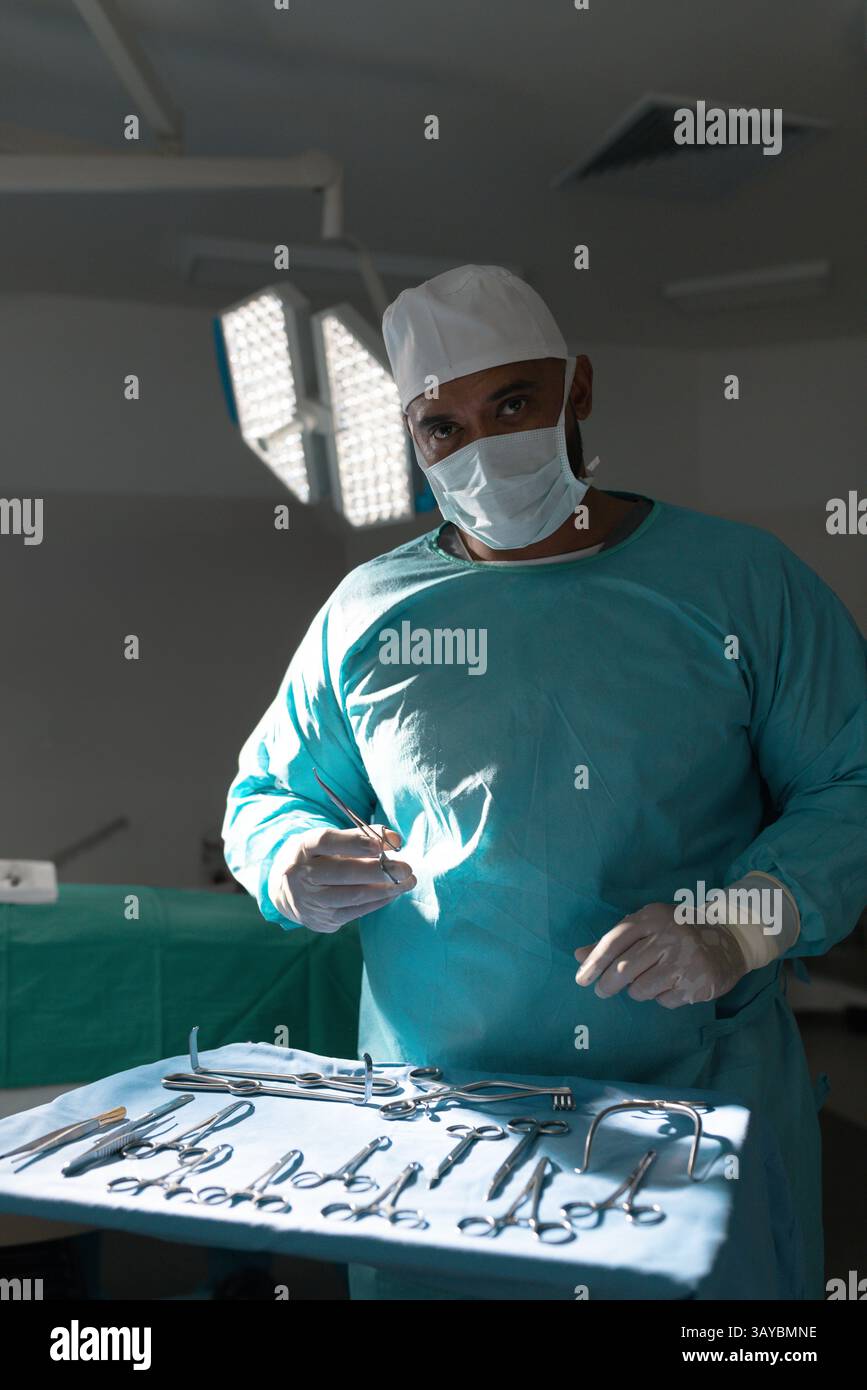 Male surgeon preparing tools hi-res stock photography and images - Alamy