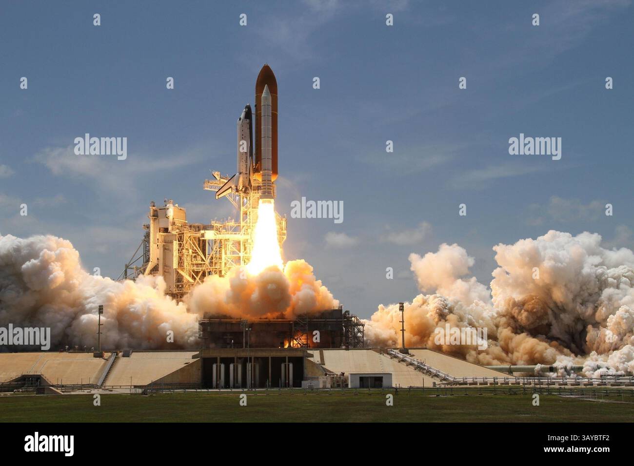 May 14, 2010 - Orlando, Florida, U.S. - Space shuttle Atlantis lifted ...
