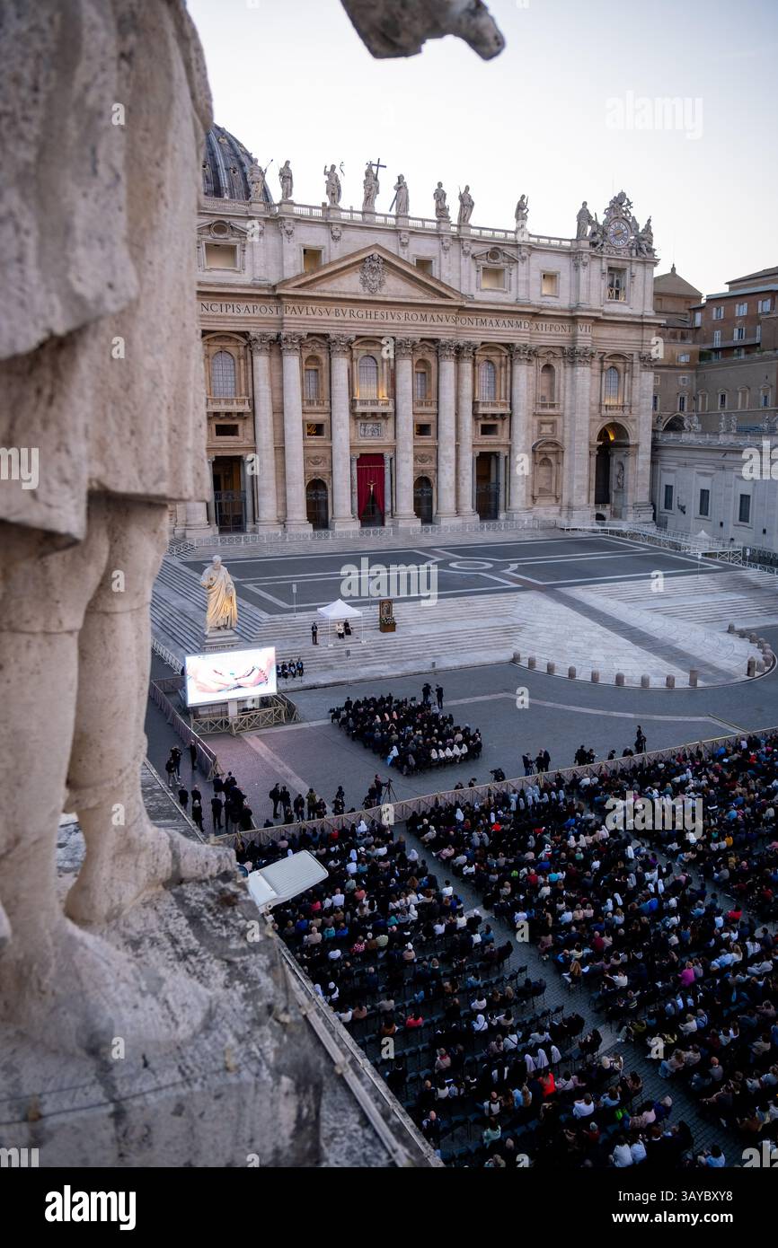 Rome, Rm, Italy. 22nd Apr, 2025. At sunset in St. Peter's Square ...