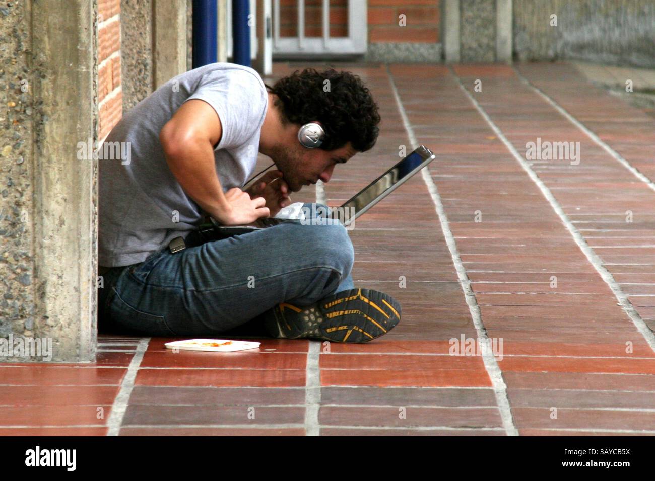 Estudiante universitario hi-res stock photography and images - Alamy