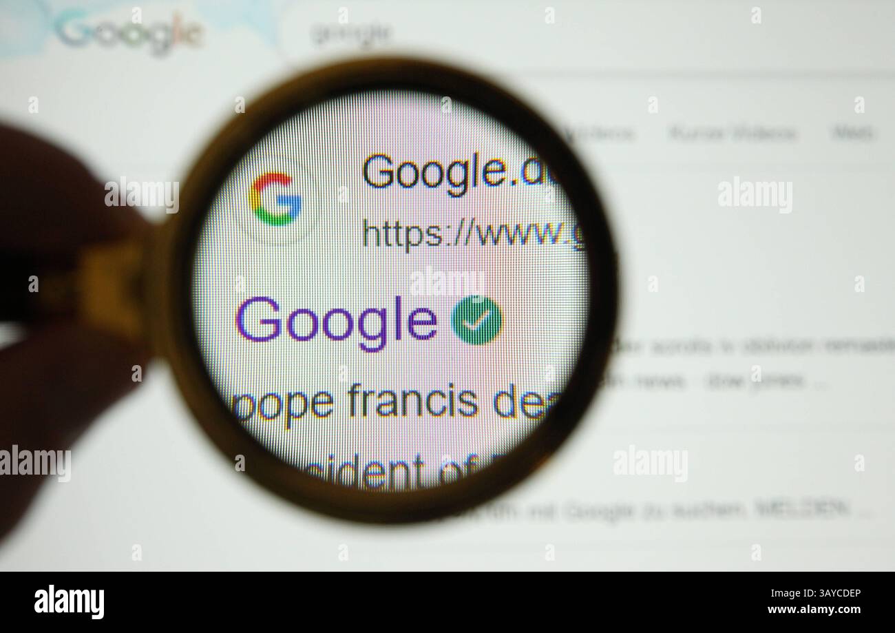 Auf einem Laptop wurde der Webbrowser Google Chroome mit der Suchmaschine Google geöffnet. Ein ...