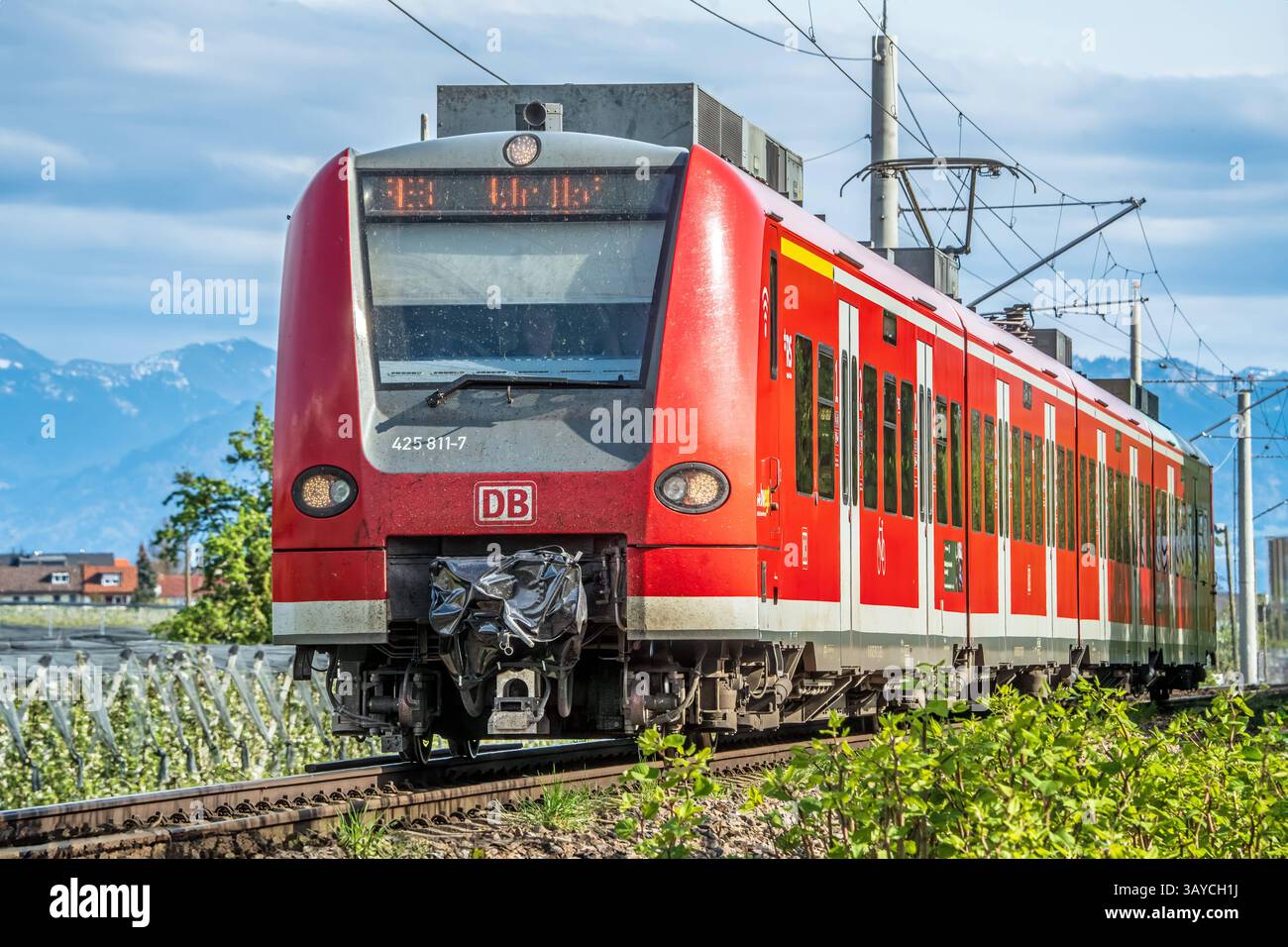 Regionalexpress der Bahn auf der Fahrt von Lindau nach Ulm, Kressbronn ...