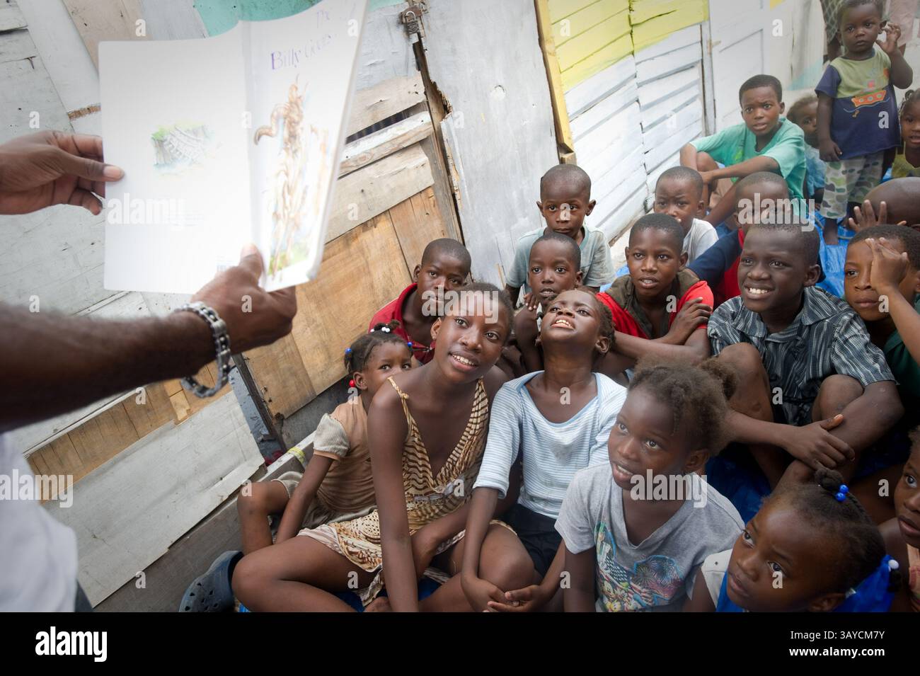 Haitians reading hi-res stock photography and images - Alamy
