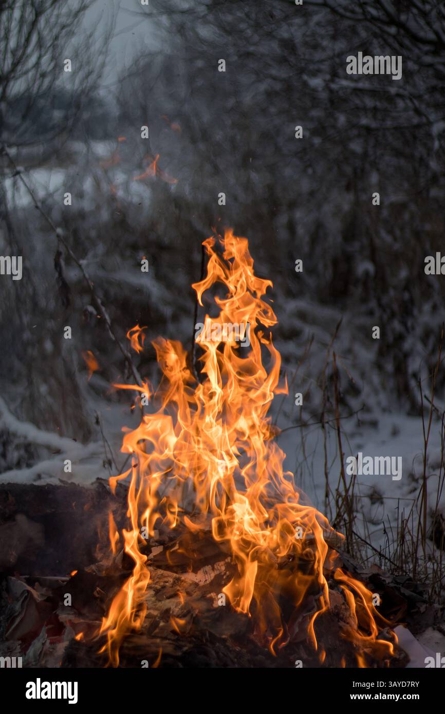 Light a fire winter hi-res stock photography and images - Alamy