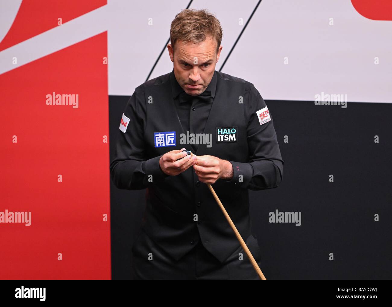 Sheffield, UK. 22nd Apr, 2025. Ali Carter during his Round 1 Match ...
