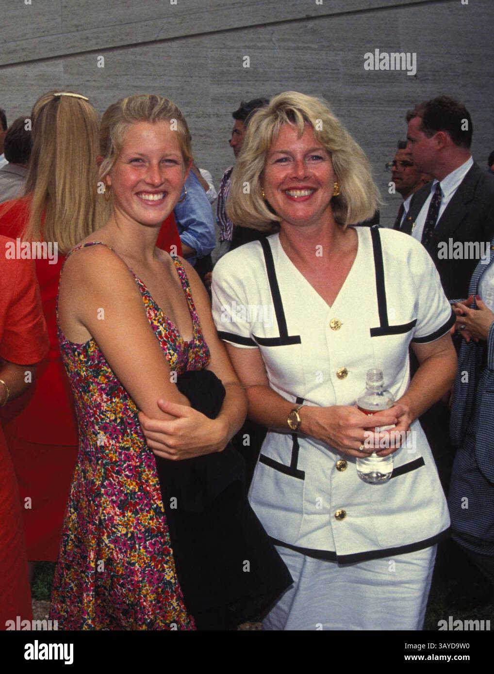 Aug. 27, 1992 - TIPPER GORE AKA Mary Elizabeth Aitcheson.WITH DAUGHTER ...