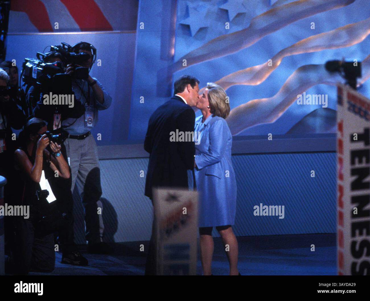 Aug. 17, 2000 - AL GORE WITH WIFE TIPPER GORE AKA Mary Elizabeth ...