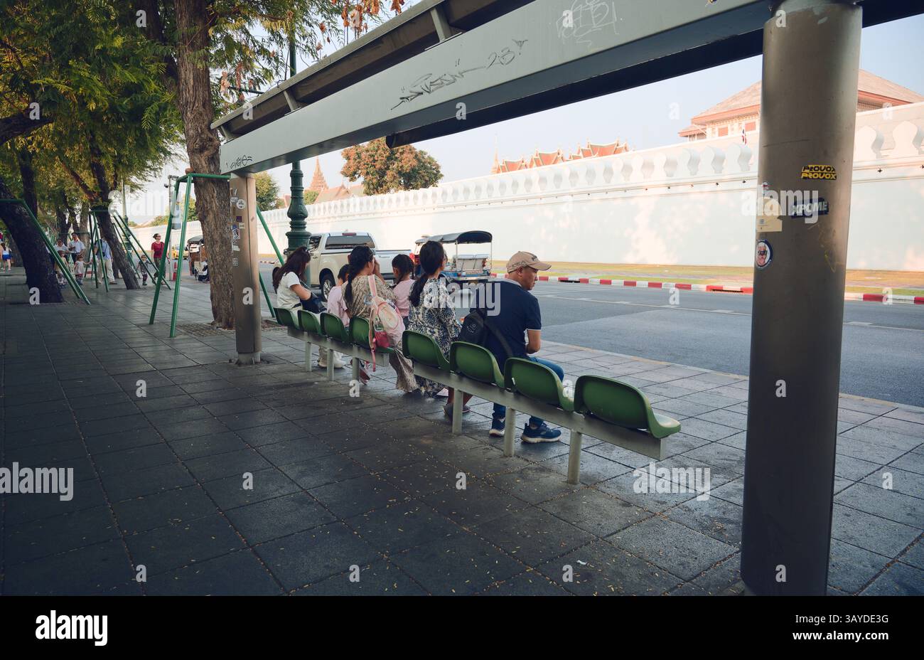 Shaded bus stop hi-res stock photography and images - Alamy
