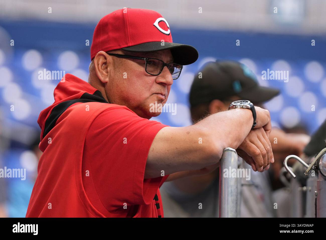 Cincinnati Reds manager Terry Francona watches batting practice before ...