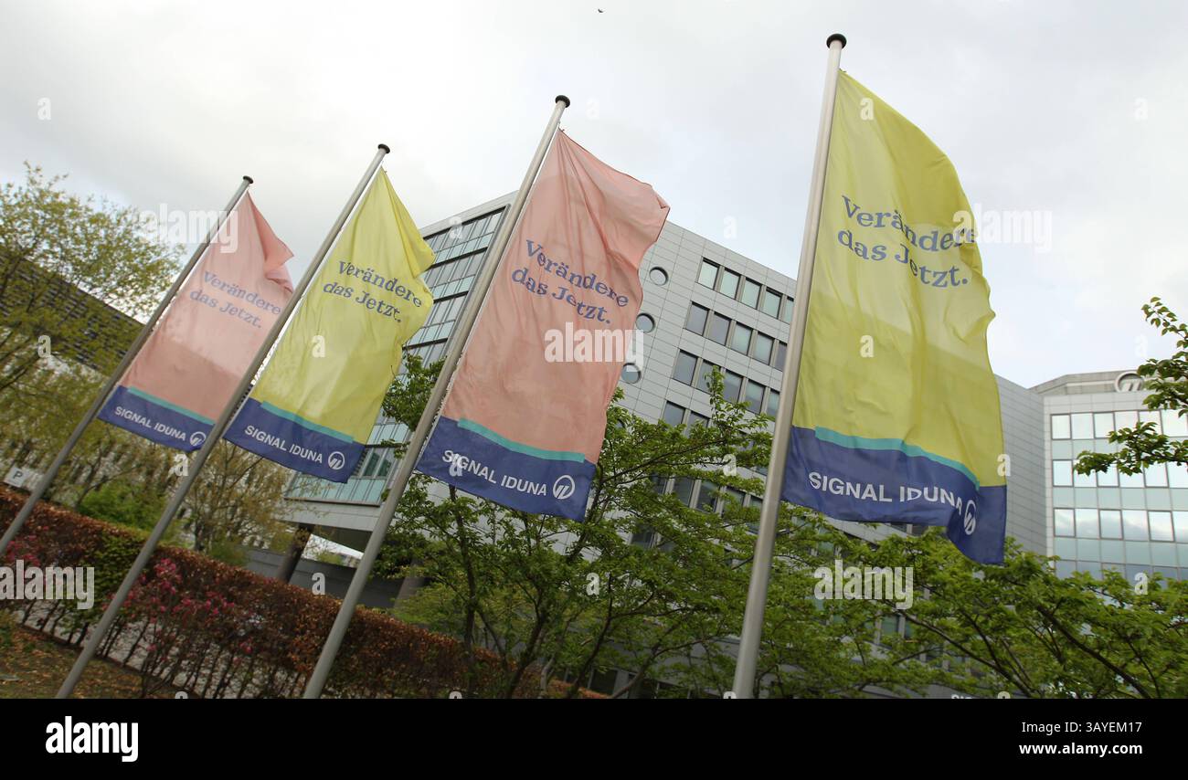 Sitz der SIGNAL IDUNA Asset Management GmbH am Kapstadtring. City Nord ...