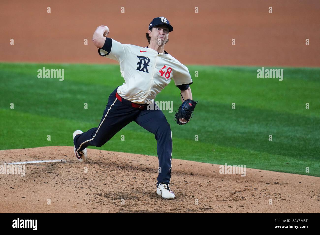 Texas Rangers starting pitcher Jacob deGrom throws a pitch to the ...