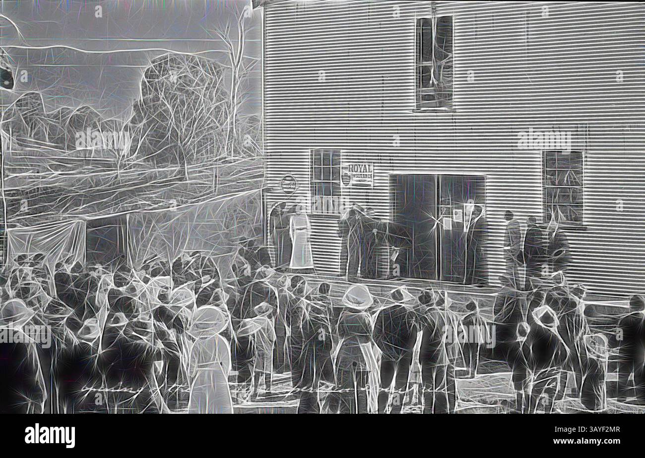 Large crowd gathering outside building hi-res stock photography and ...