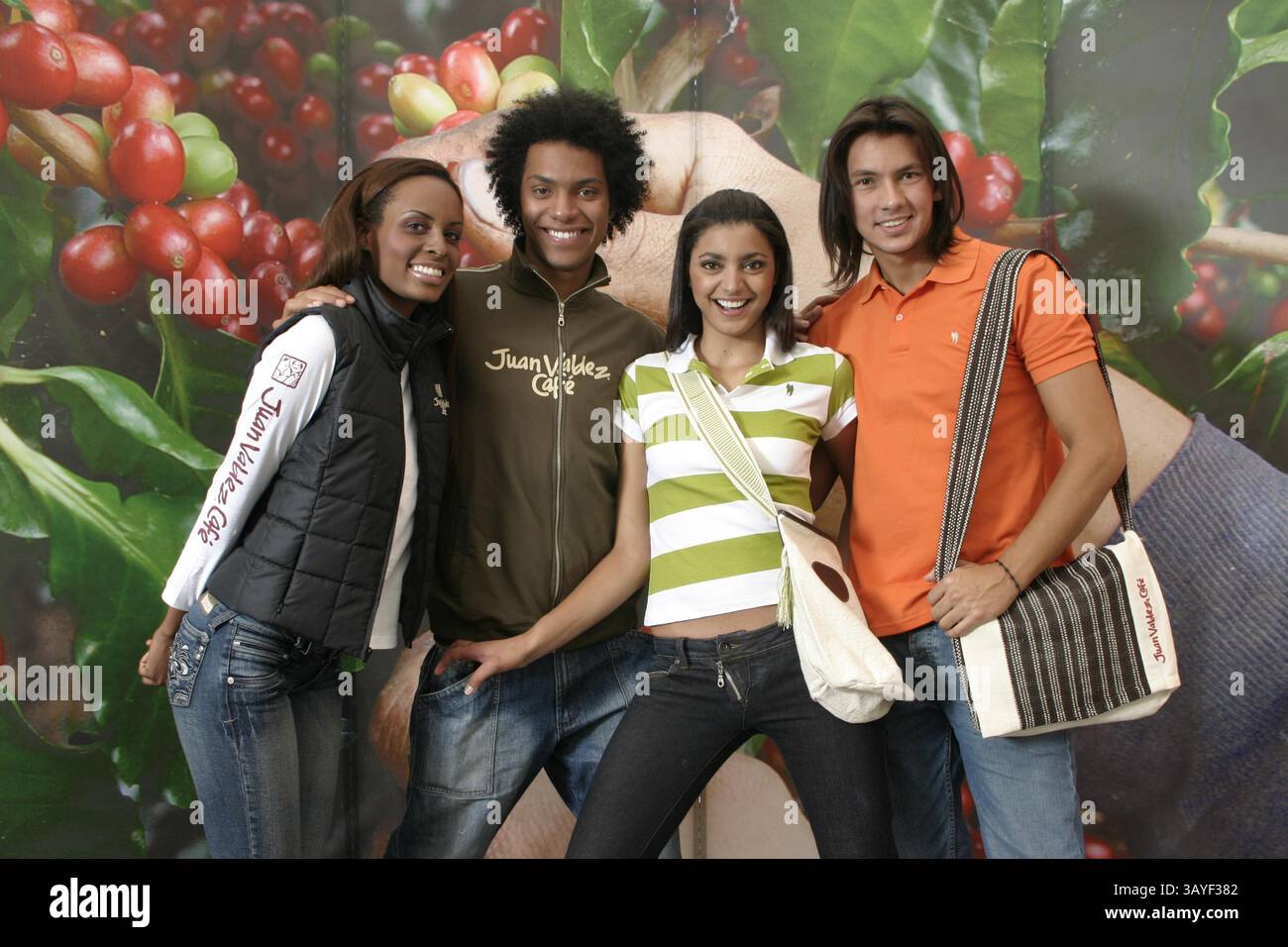 Lanzamiento de ropa hi-res stock photography and images - Alamy