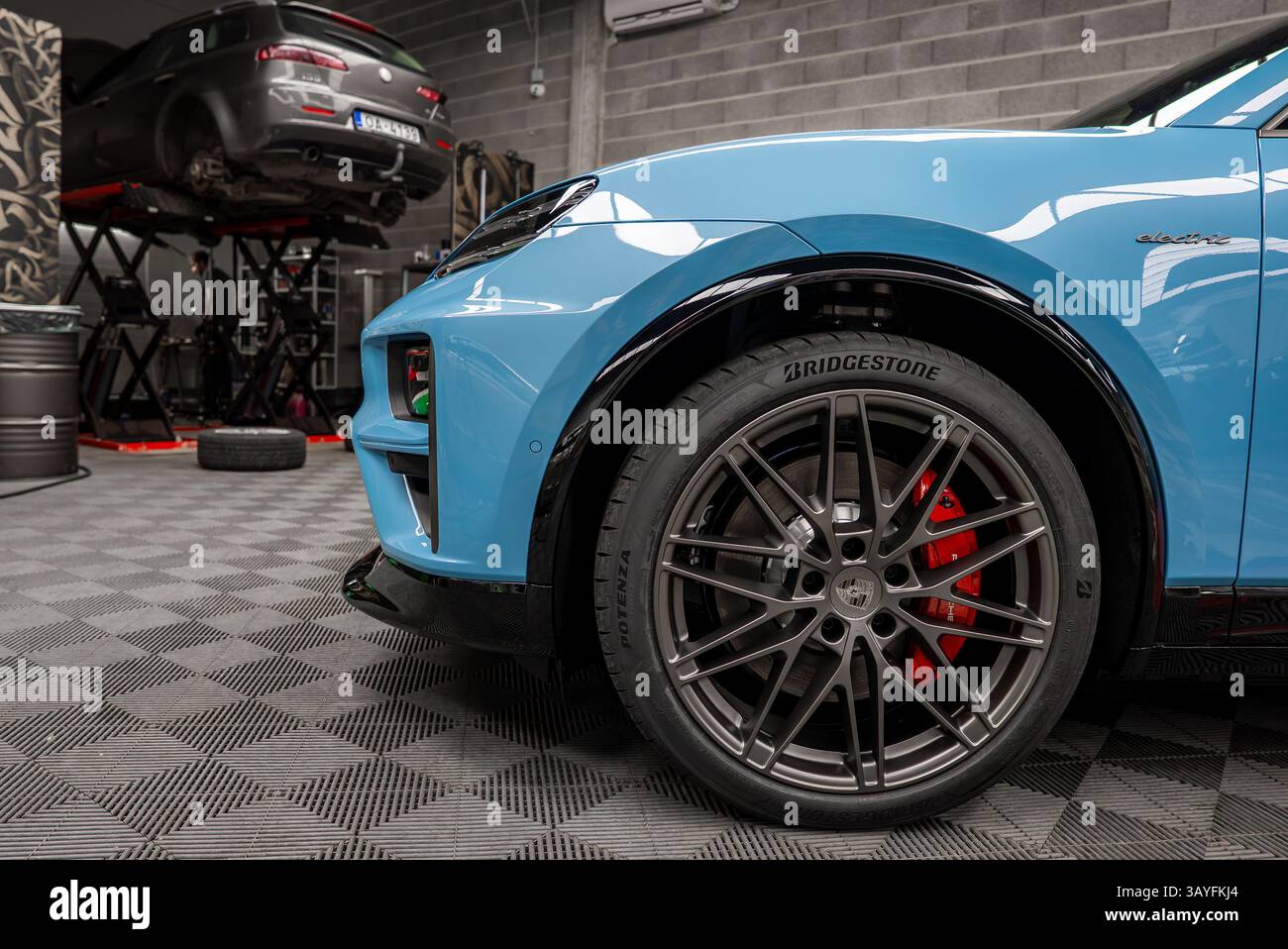 Blue brake calipers hi-res stock photography and images - Alamy