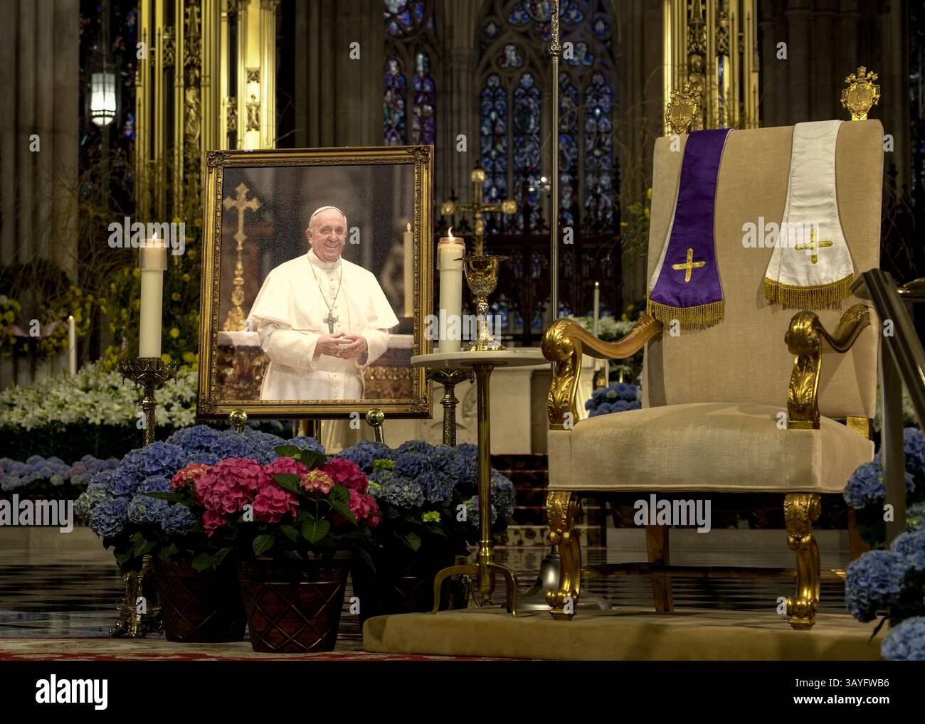 New York, New York, USA. 22nd Apr, 2025. (new) honoring pope francis in ...