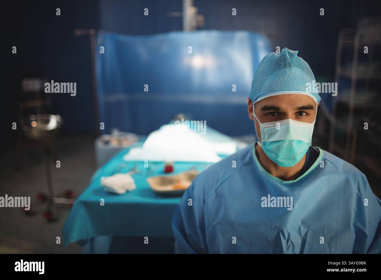 Female surgeon preparing instruments on stainless steel tray in ...